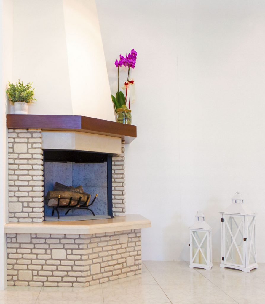 Caminetto classico in pietra Nespolo Caminetti Carfagna | Fuoco & Design